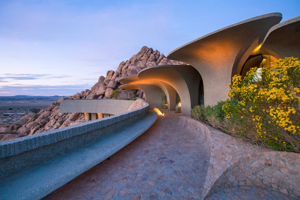 High Desert House in Joshua Tree Is an Otherworldly Architectural Icon ...