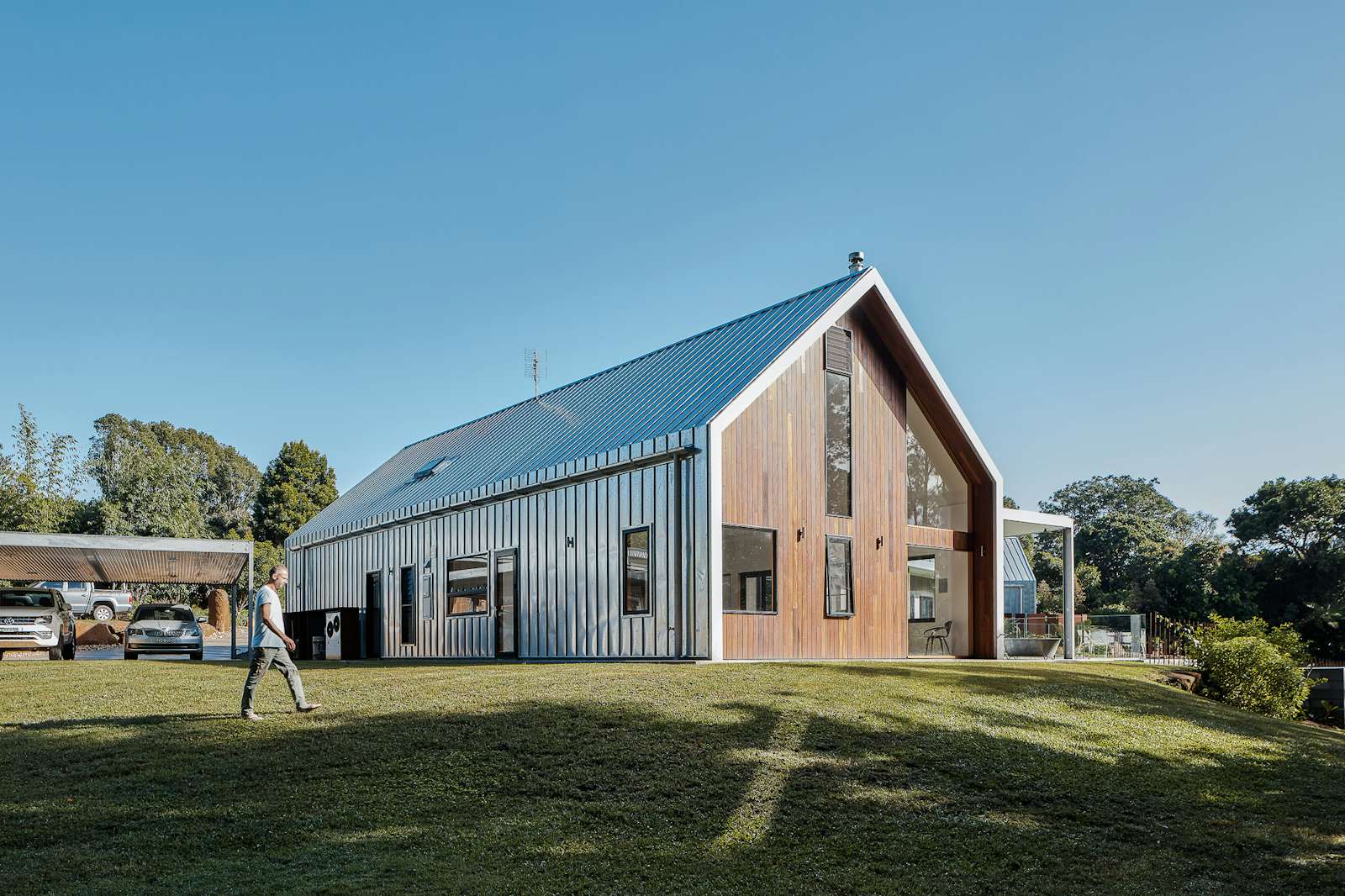 Two Barn-Like Volumes Make Up This Low-Maintenance Australian Home - Dwell