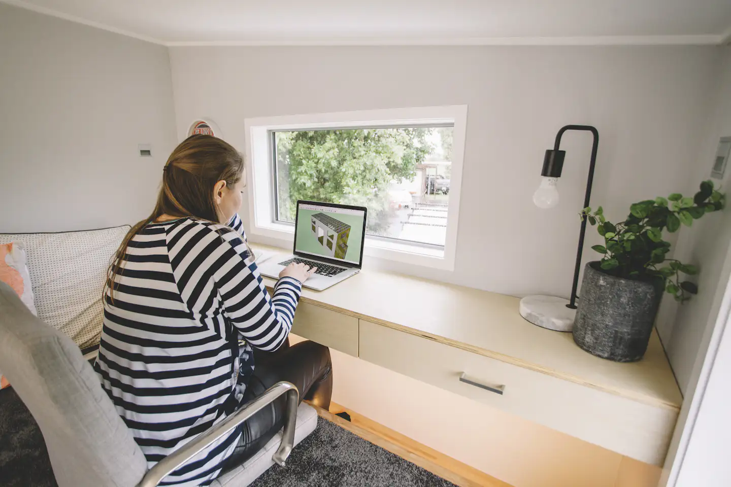 This Ingenious Tiny House Saves Space With a Lofted Office and ...