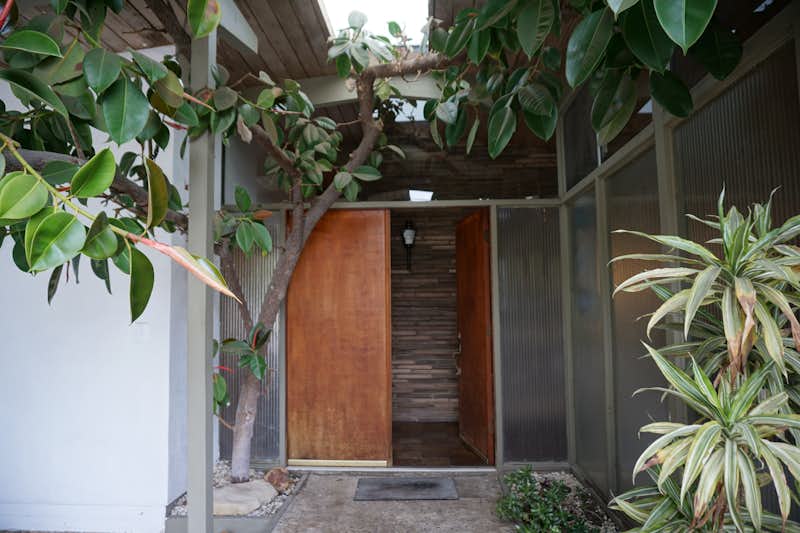 A Bill Mack Midcentury Home Gets a Gorgeous Remodel in Three Months ...