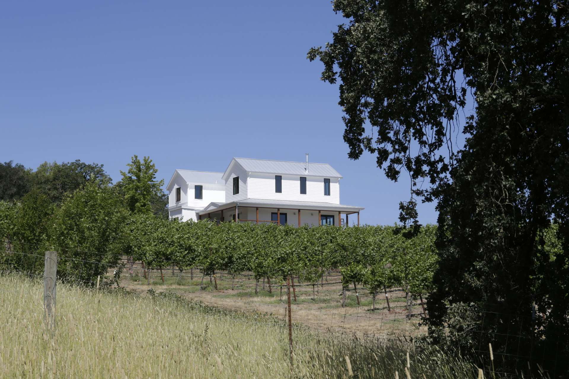 Modern Vineyard Farmhouse posted by Amy A. Alper, Architect (13… - Dwell