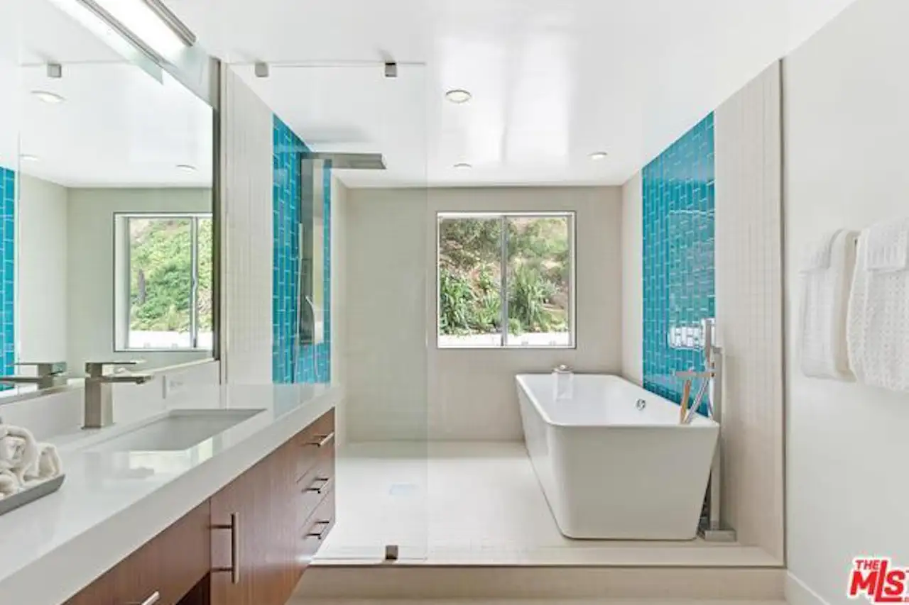 Studio City MCM Sleeper (10 Photos) - Dwell