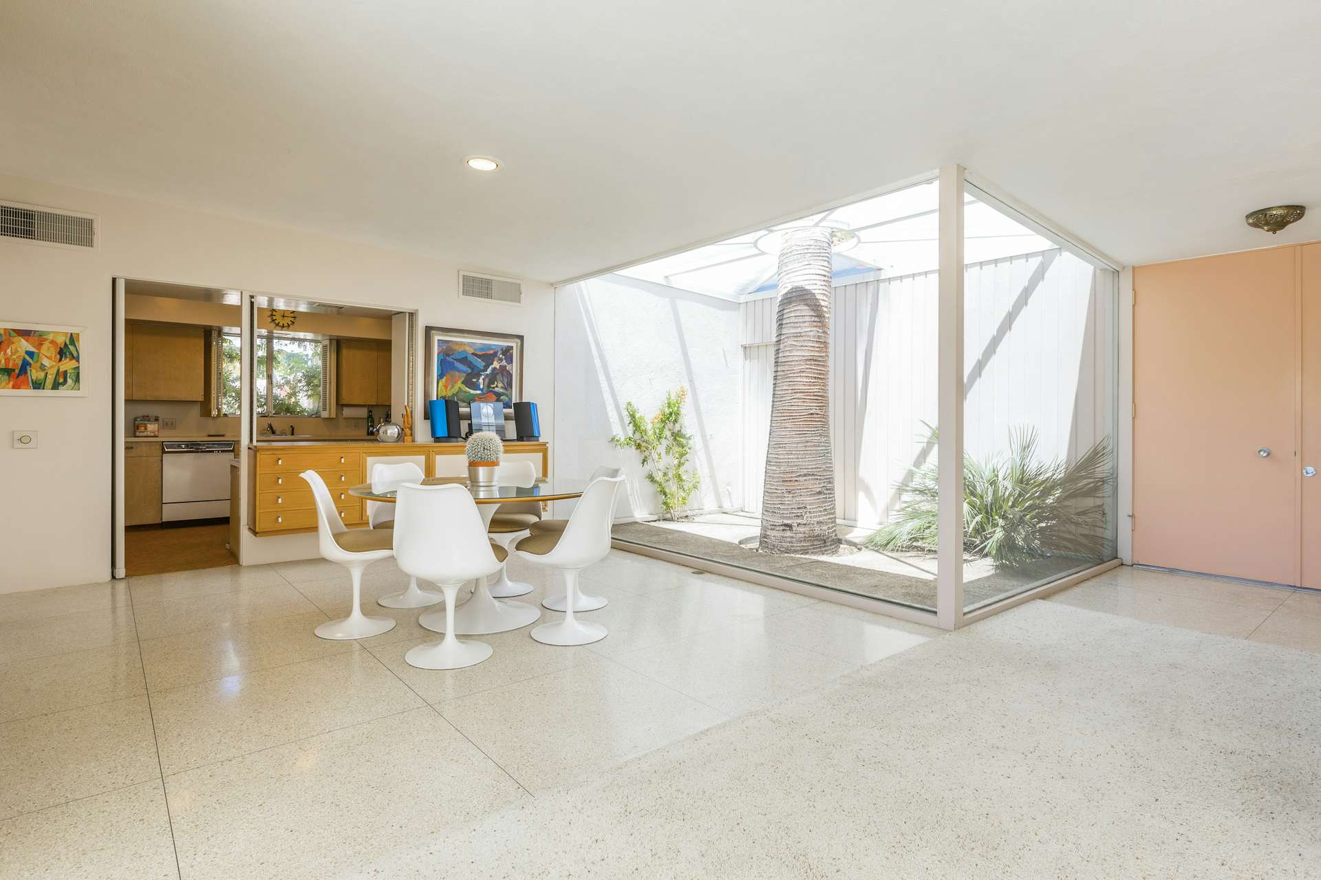 Photo 11 of 18 in Mid Century Modern Time Capsule in Palm Springs by ...