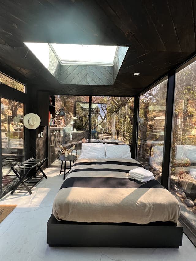 Photo 6 of 13 in Luxury off-grid mirror cabins by ÖÖD near Sequoia ...