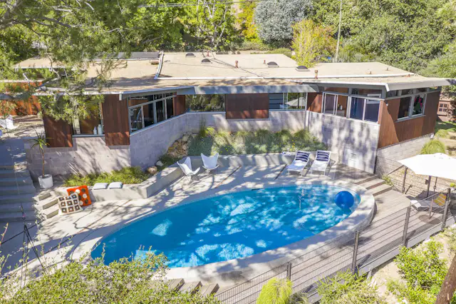 Photo 2 of 32 in A. Quincy Jones | The Richard & Helen Arens House ...
