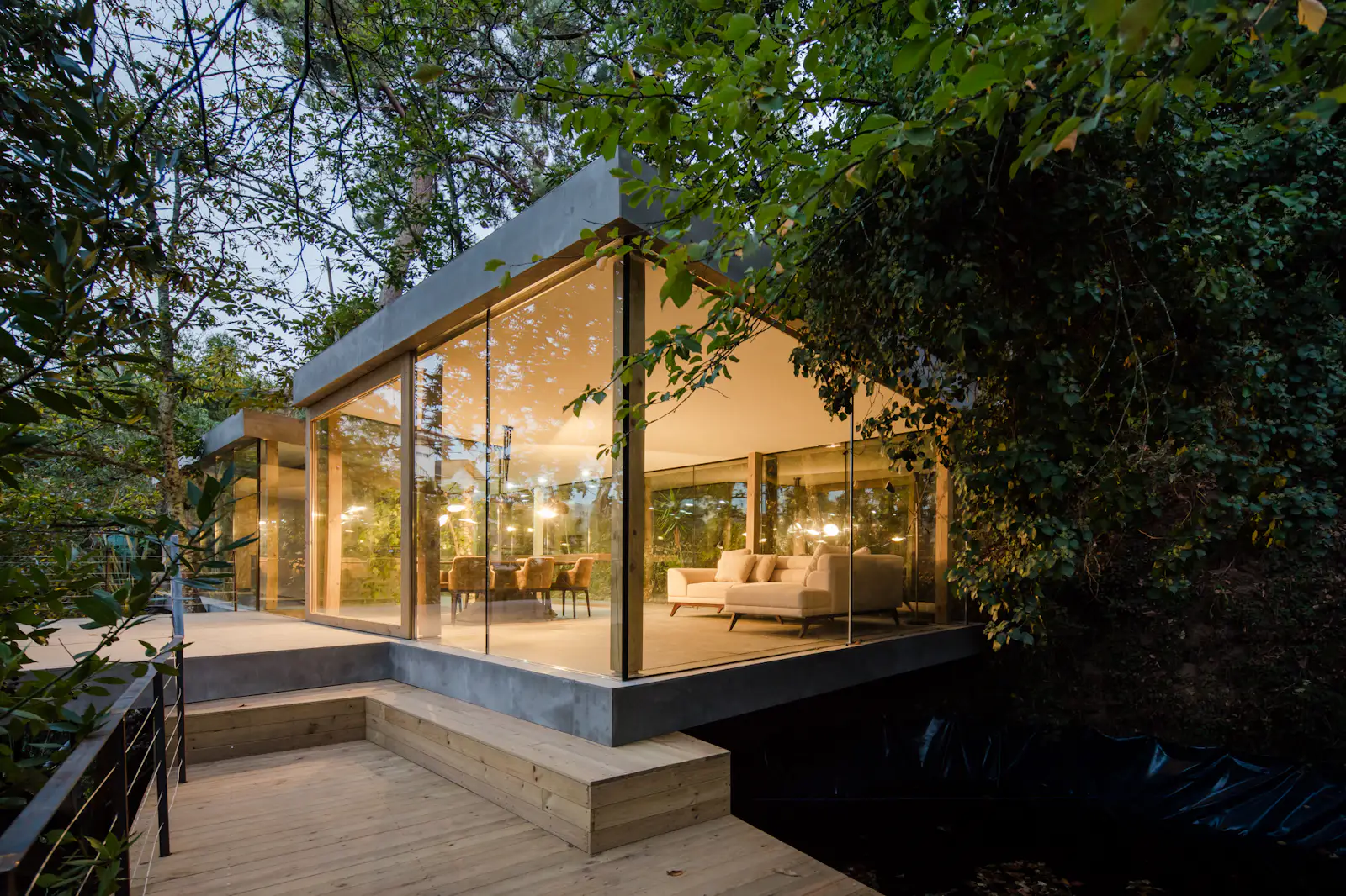 Photo 35 of 51 in 50 Jaw-Dropping Glass Houses That Shatter ...