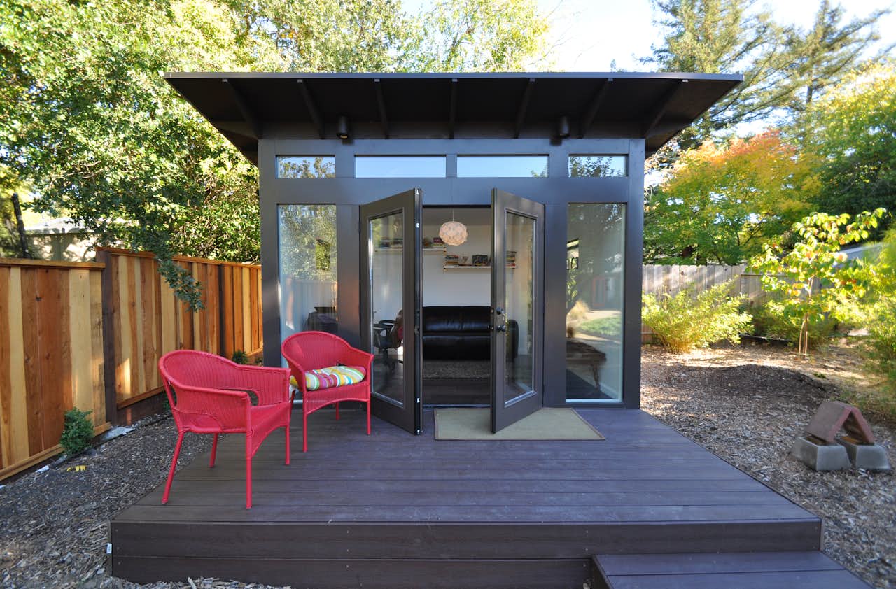 Photo 17 of 28 in 27 Modern She Shed Designs to Inspire Your Backyard ...