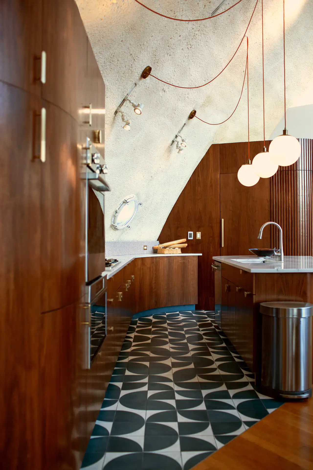 Photo 7 of 14 in Before & After: A New Kitchen Celebrates the Curves of ...