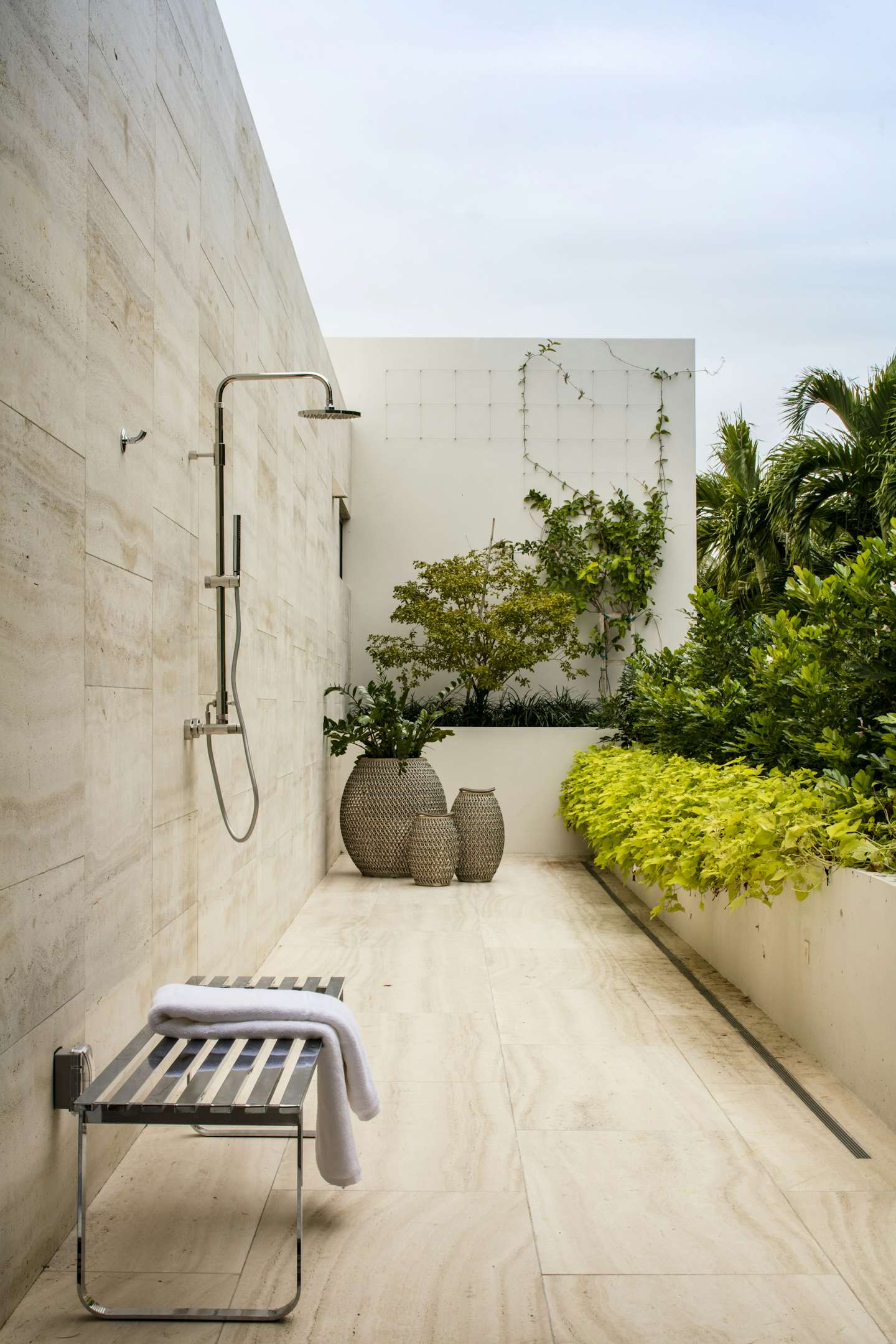 Photo 3 of 5 in Top 5 Homes of the Week With Dreamy Outdoor Showers ...