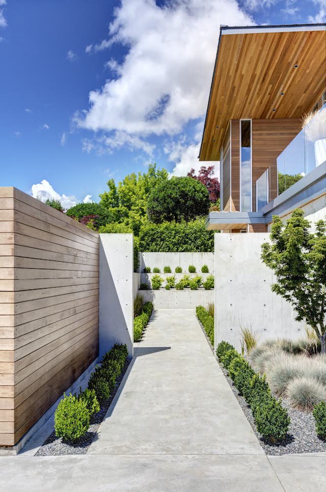 Photo 2 of 10 in Garden Wall Residence by Garret Cord Werner - Dwell
