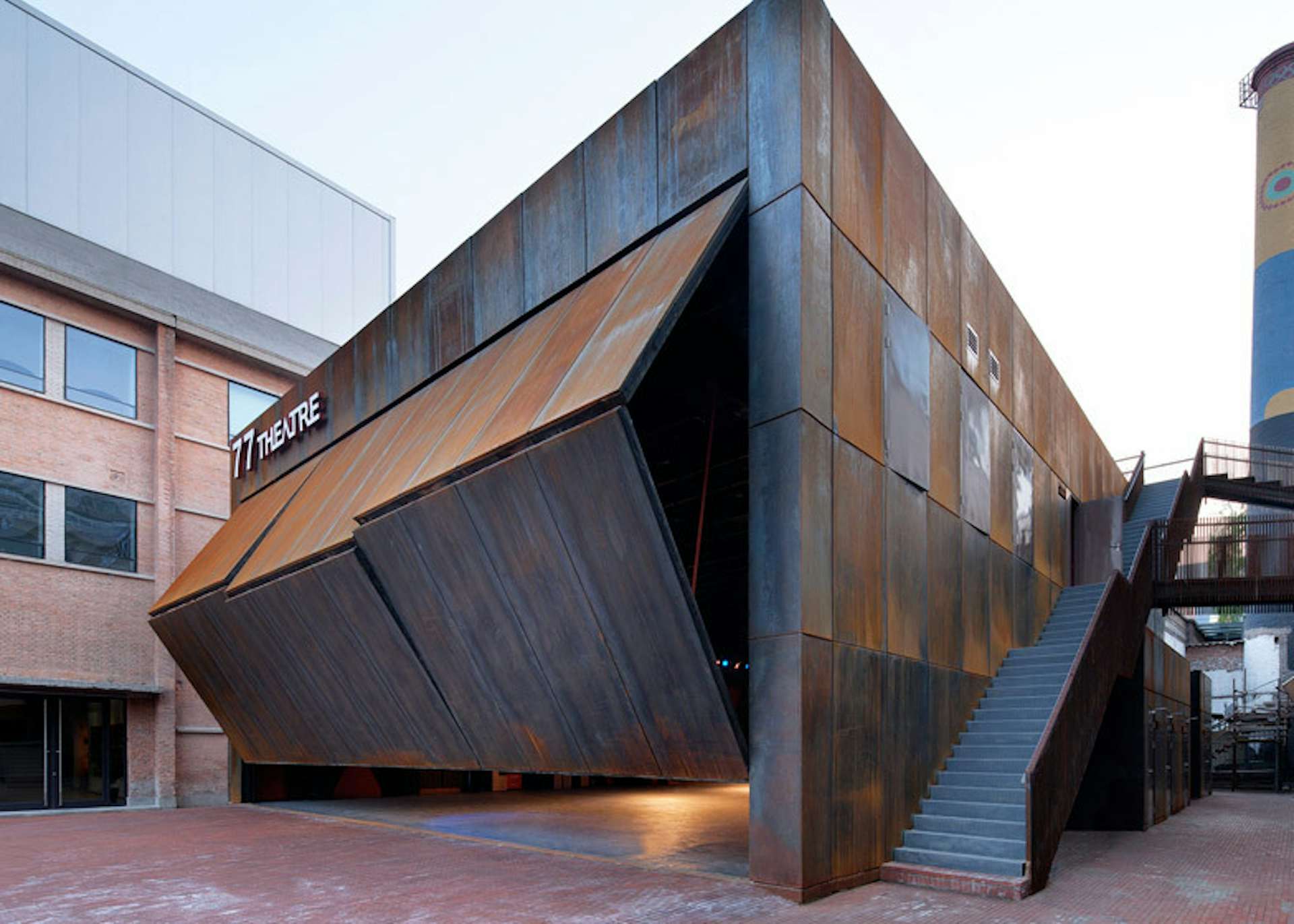 Photo 7 of 24 in Shape-Shifting Architecture: 10 Buildings That Move or ...