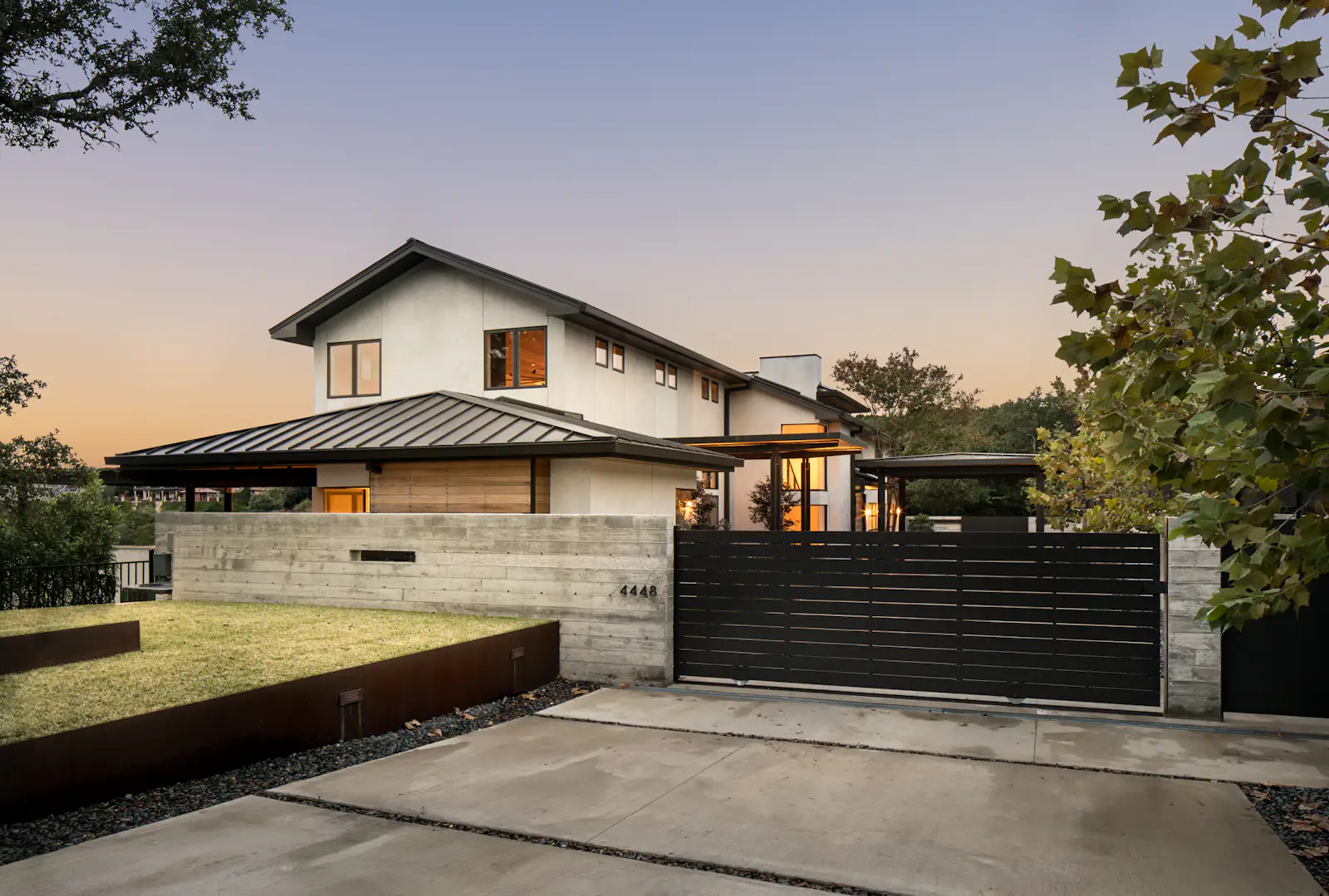 Photo 8 of 11 in River Garden Trail Residence by Texas Construction ...