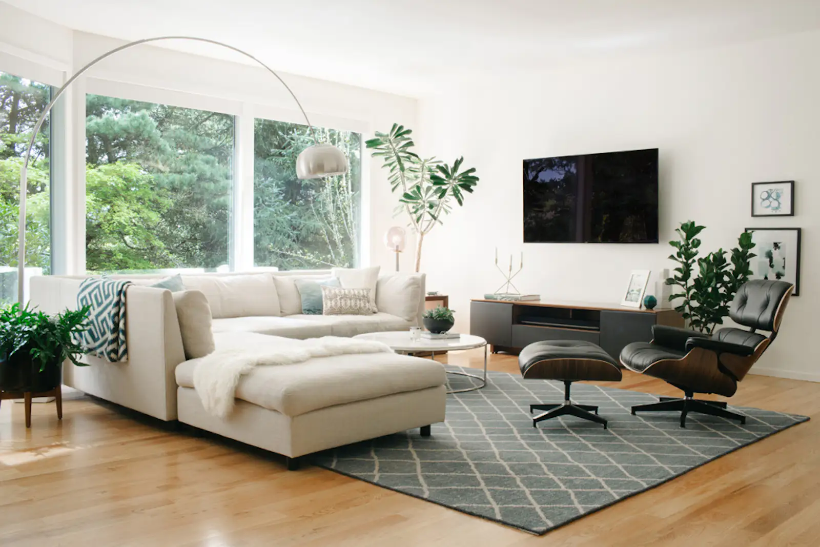 Photo 4 of 5 in Modern Midcentury by Courtney Nye Design - Dwell