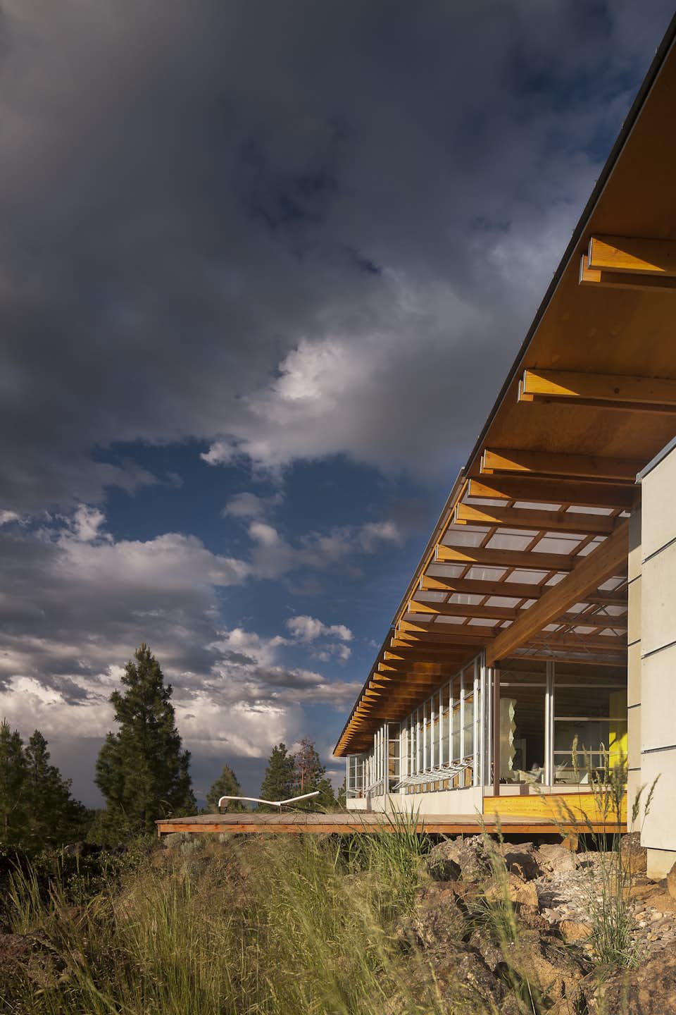 Photo 7 of 8 in An Oregon Prefab Frames an Infinite View With an ...