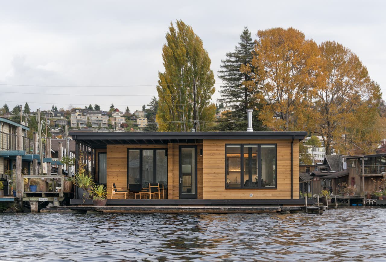 Photo 2 of 14 in 14 Floating Homes That Make a Strong Case For ...