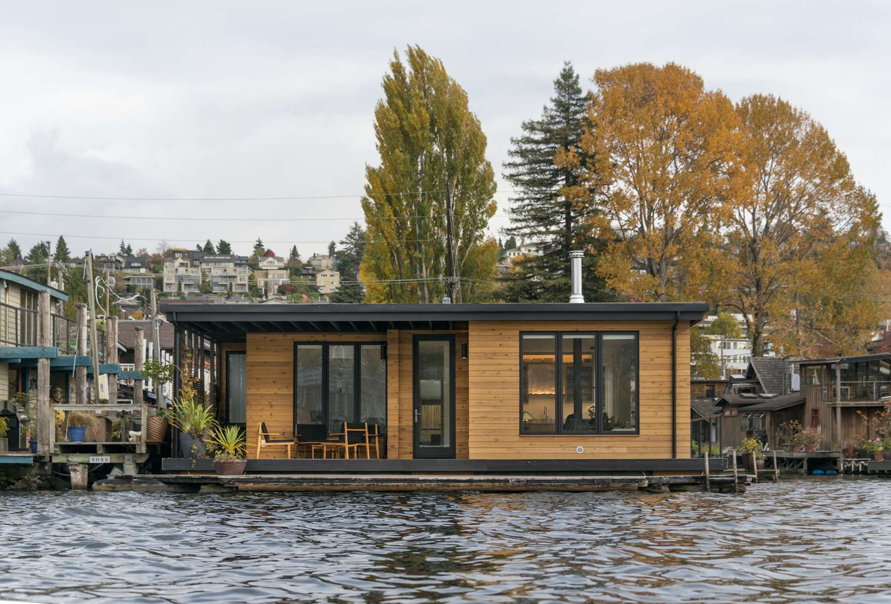 Photo 2 of 14 in 14 Floating Homes That Make a Strong Case For ...