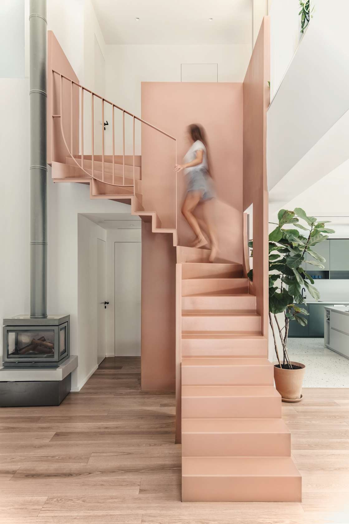 This 1960s Home Feels Contemporary Thanks to a Pastel Pink Staircase ...