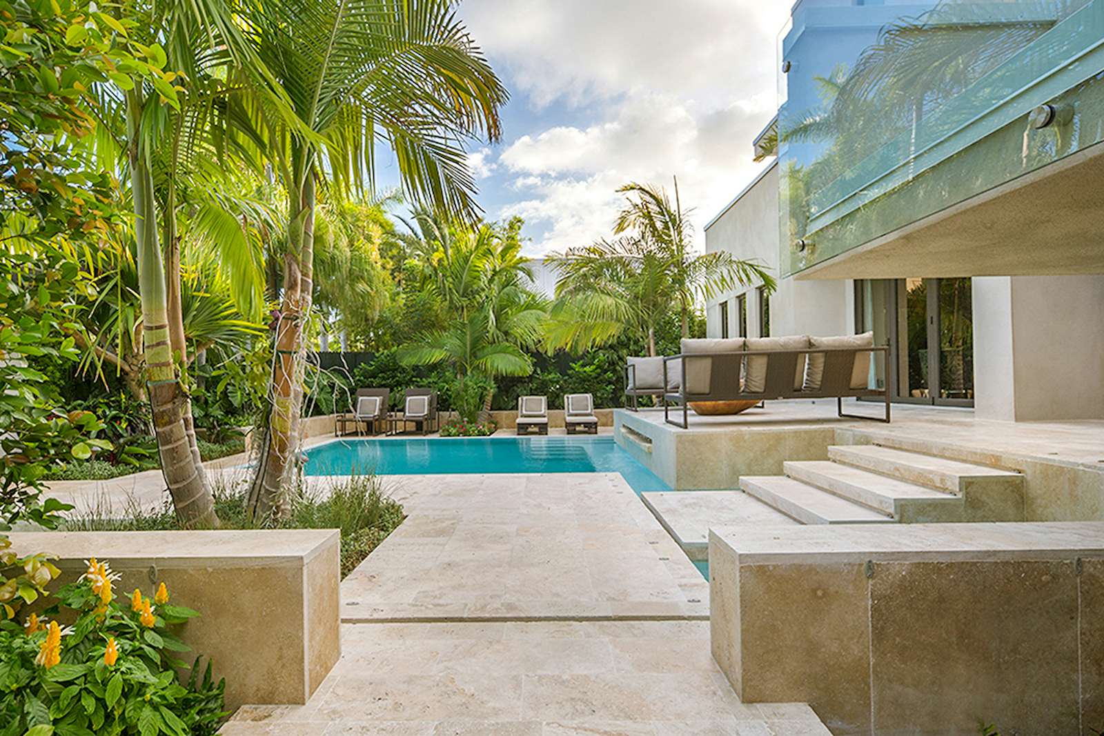 Photo 11 of 18 in Key West Modern by Craig Reynolds Landscape ...