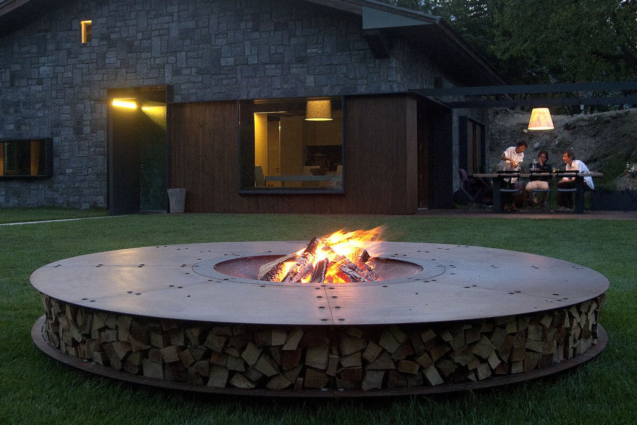 Photo 8 of 8 in Gather Around These 7 Modern Fire Pit Designs - Dwell