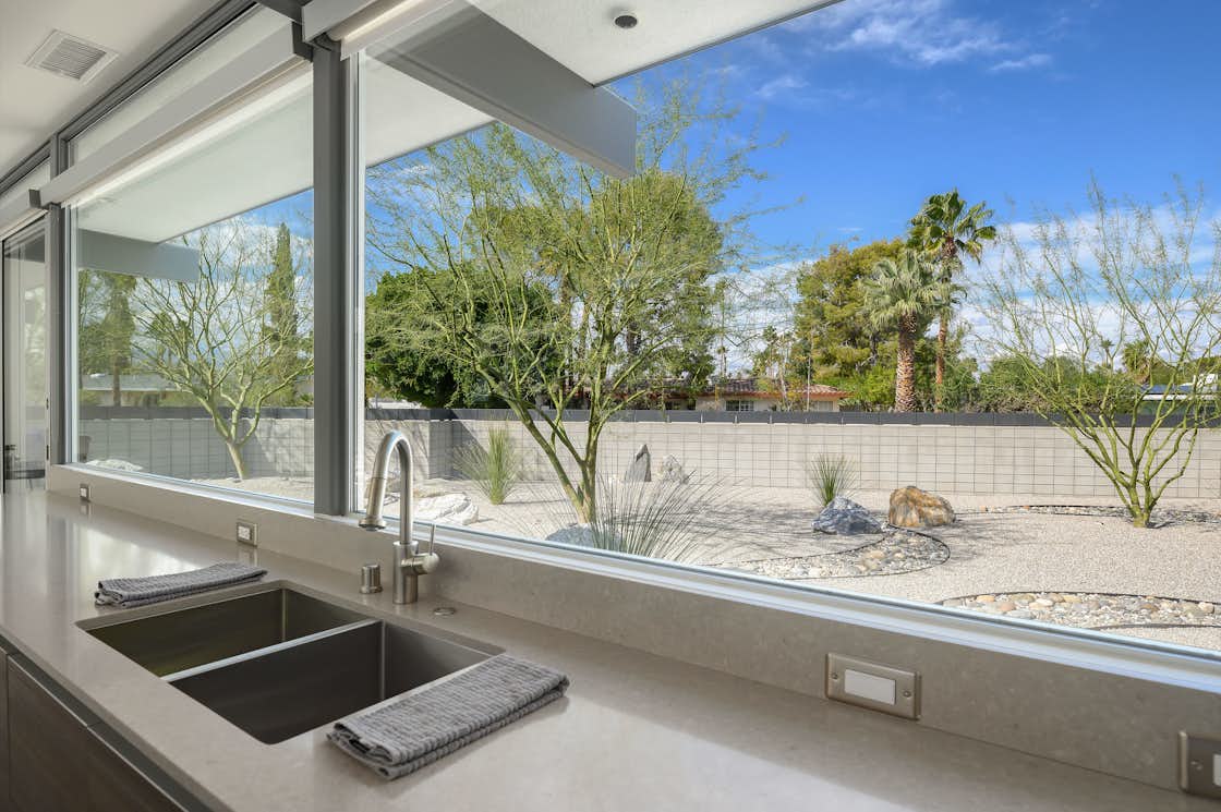 Photo 8 of 13 in The Last Home Designed by Donald Wexler Hits the ...