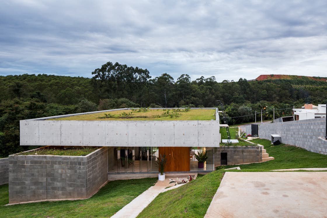 Photo 1 of 14 in A Spectacular Green Roof Floats Over This Concrete Home in Brazil from 25 Green ...