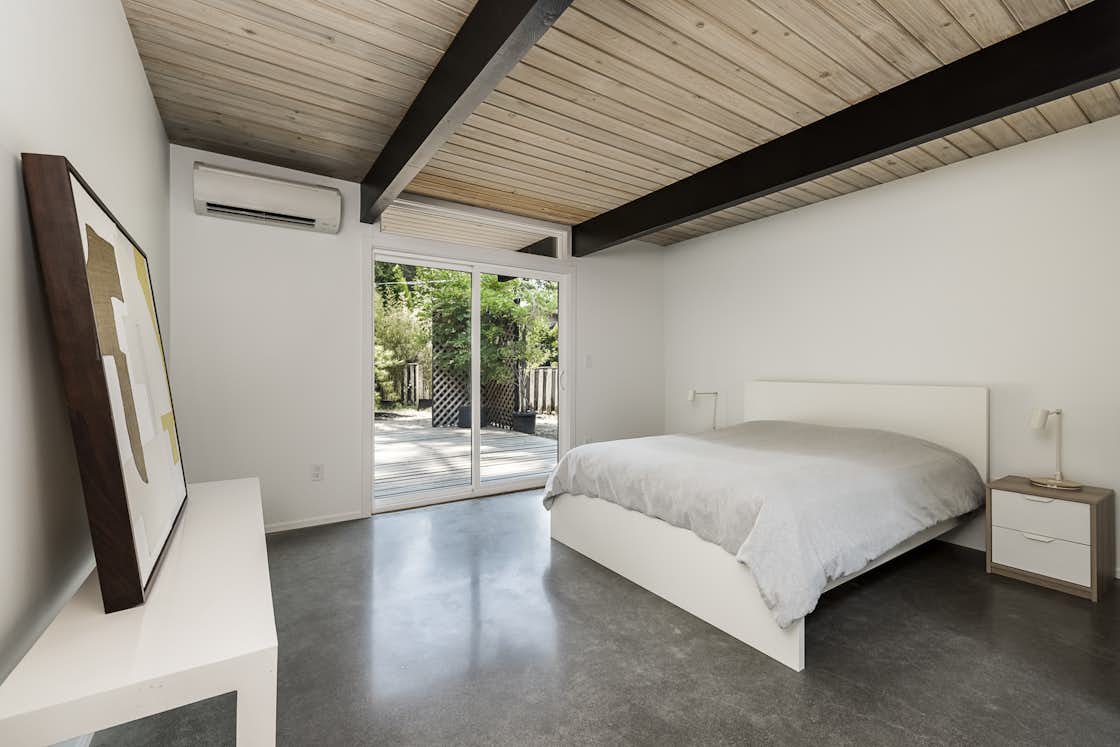 A Radiantly Remodeled Midcentury Home by Robert Rummer Lists for $925K ...