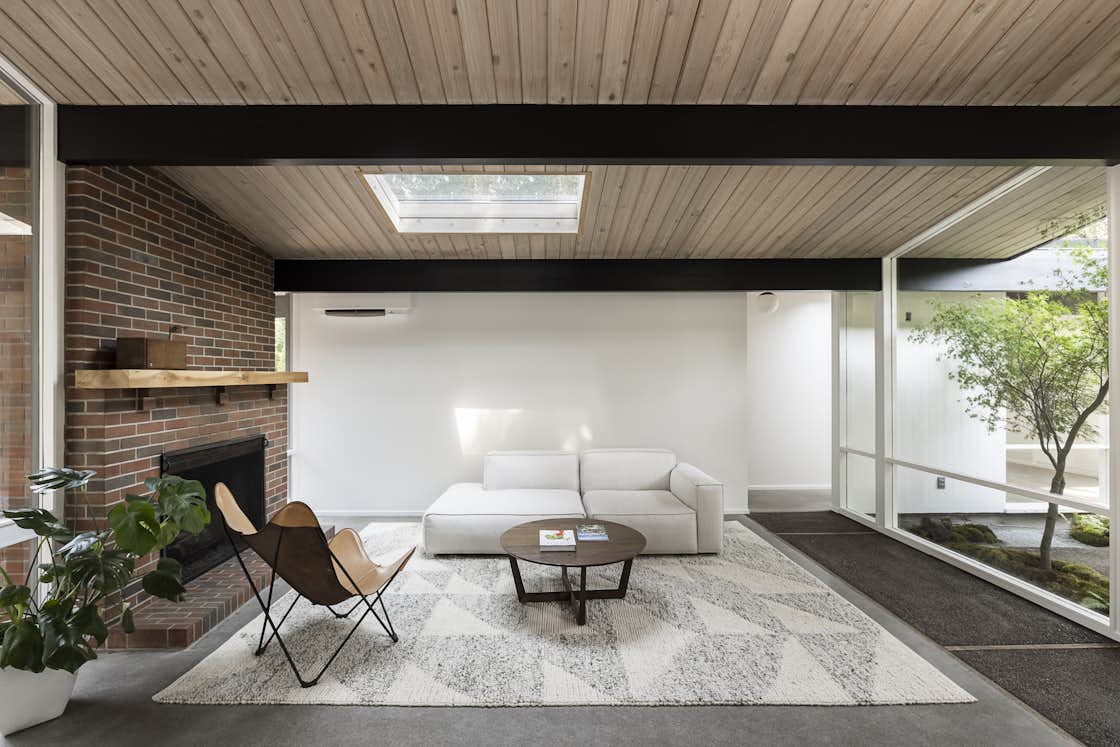 A Radiantly Remodeled Midcentury Home by Robert Rummer Lists for $925K ...