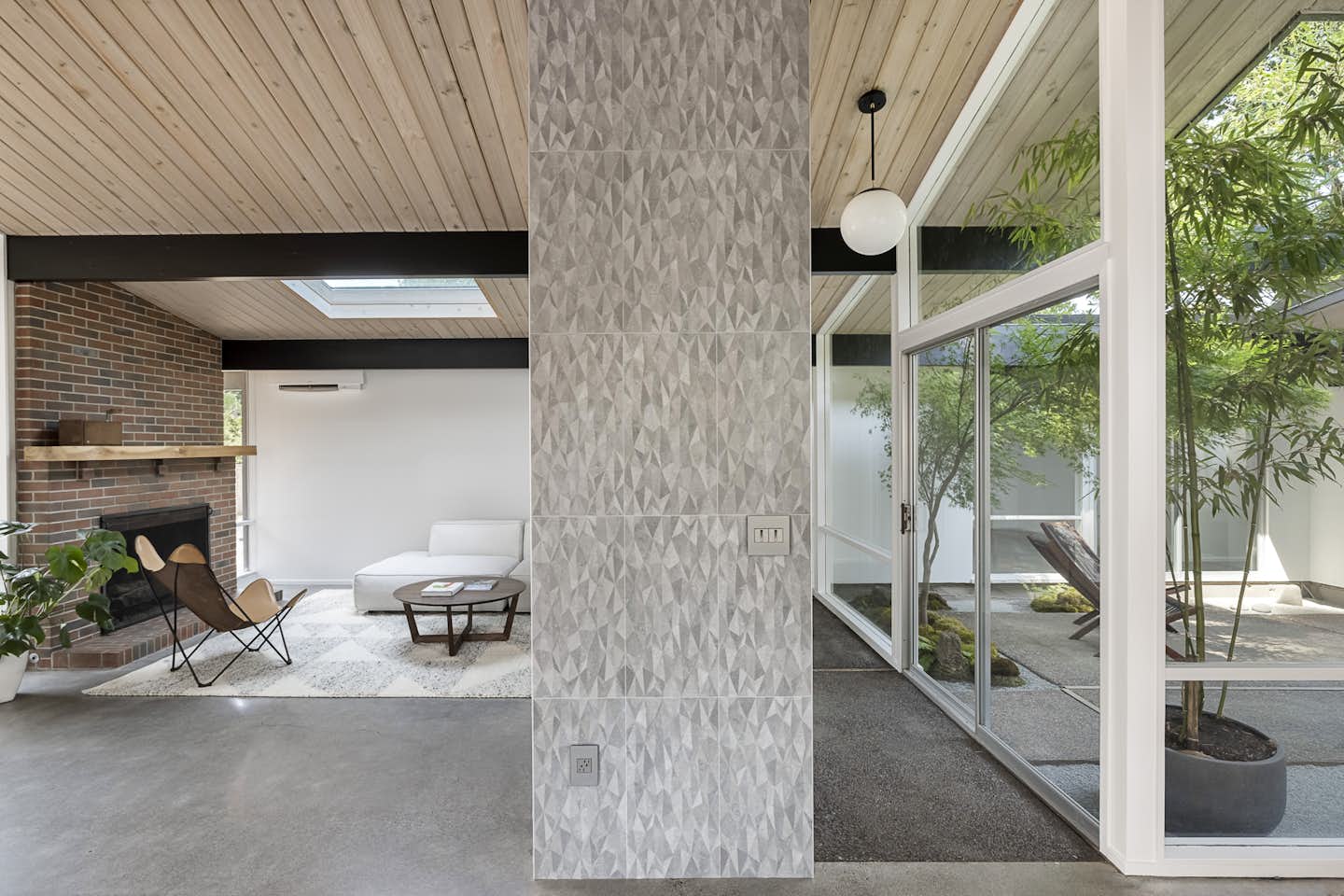 A Radiantly Remodeled Midcentury Home by Robert Rummer Lists for $925K ...