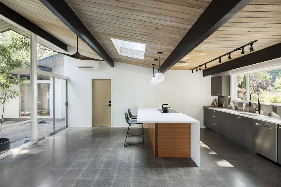 A Radiantly Remodeled Midcentury Home by Robert Rummer Lists for $925K ...