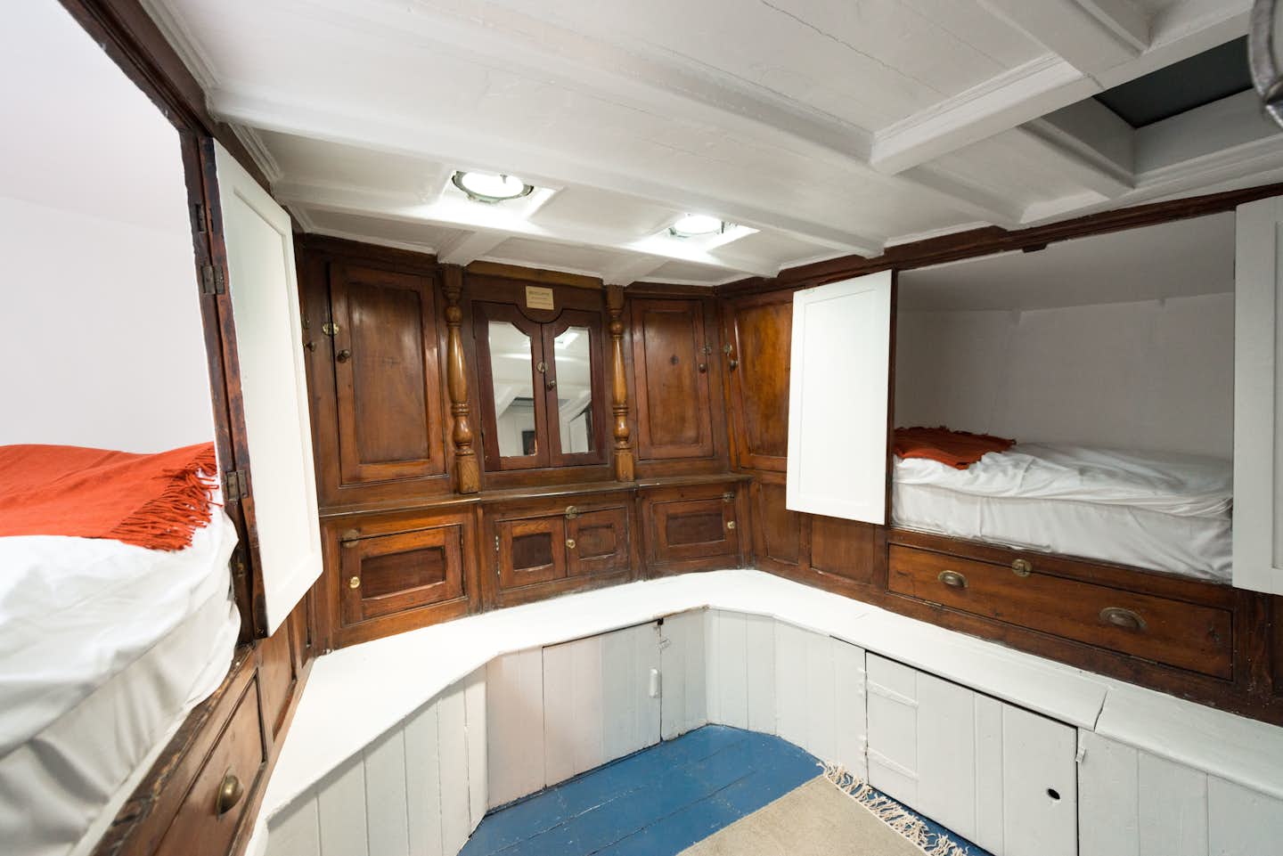 Londoners Can Live in This Scandinavian-Inspired, Converted Barge For ...