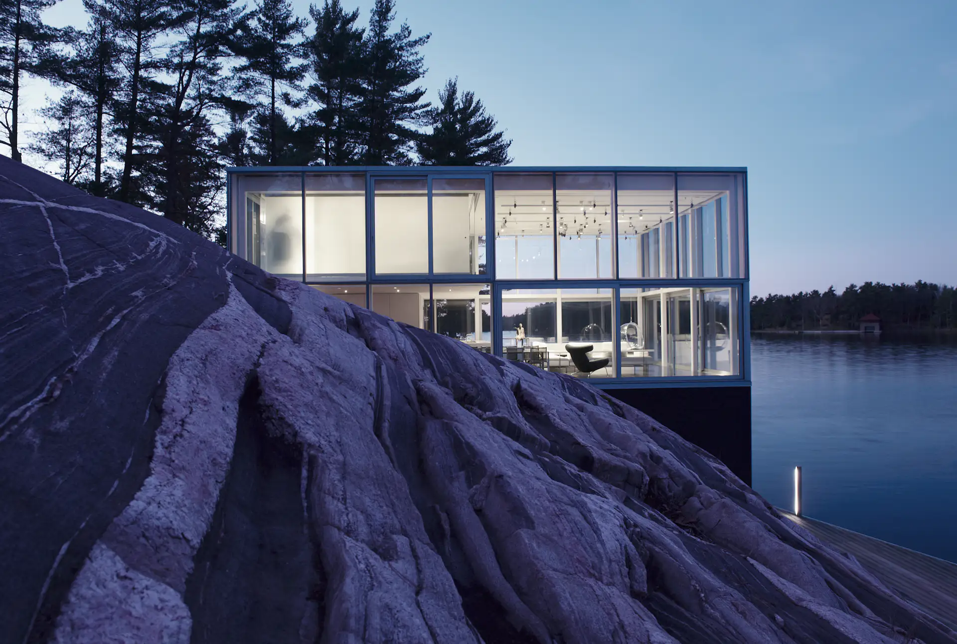 This Mesmerizing Glass House Is Also a Photographer's Lakeside Studio ...