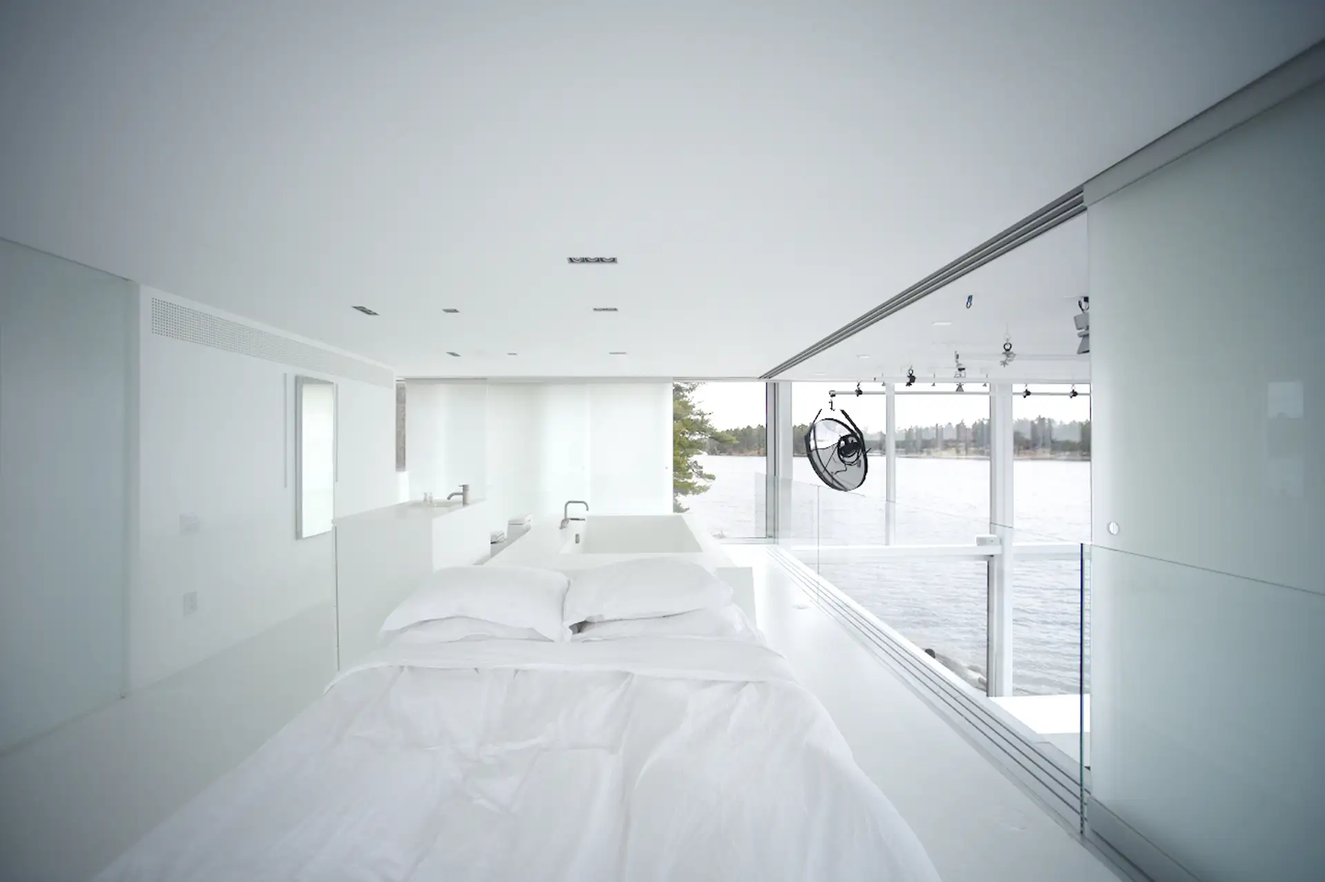 This Mesmerizing Glass House Is Also a Photographer's Lakeside Studio ...