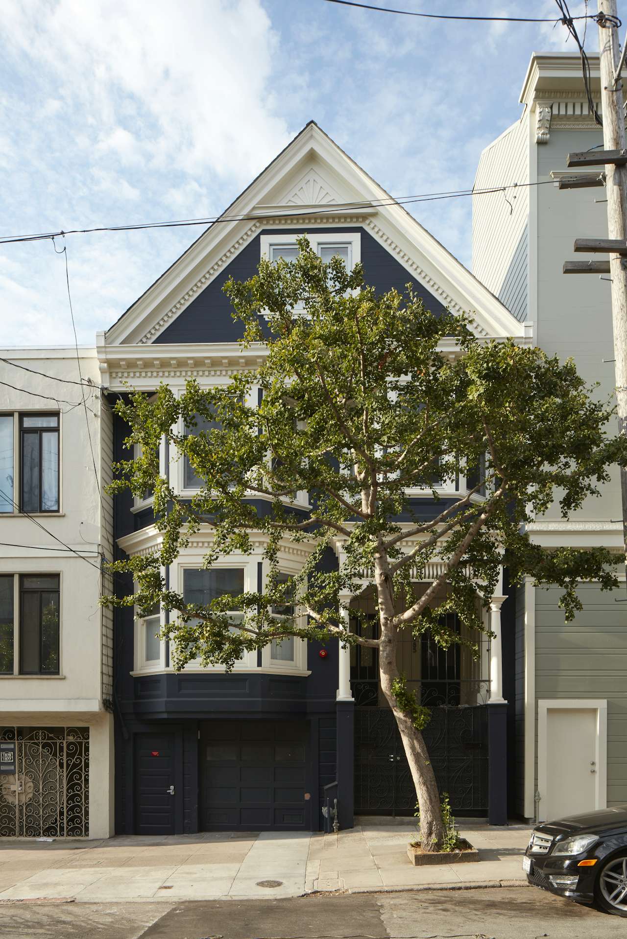 A Two-Story Atrium Revamps This San Francisco Victorian Into an Airy ...