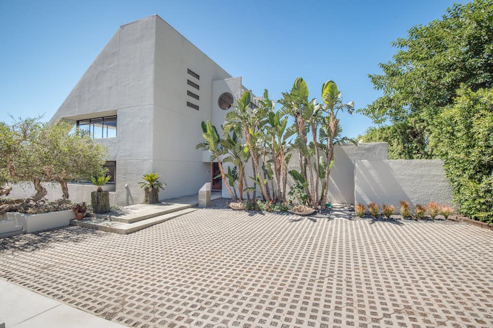 Futuristic 'Star Trek' Home Hits the Market in Malibu For $5.7M - Dwell