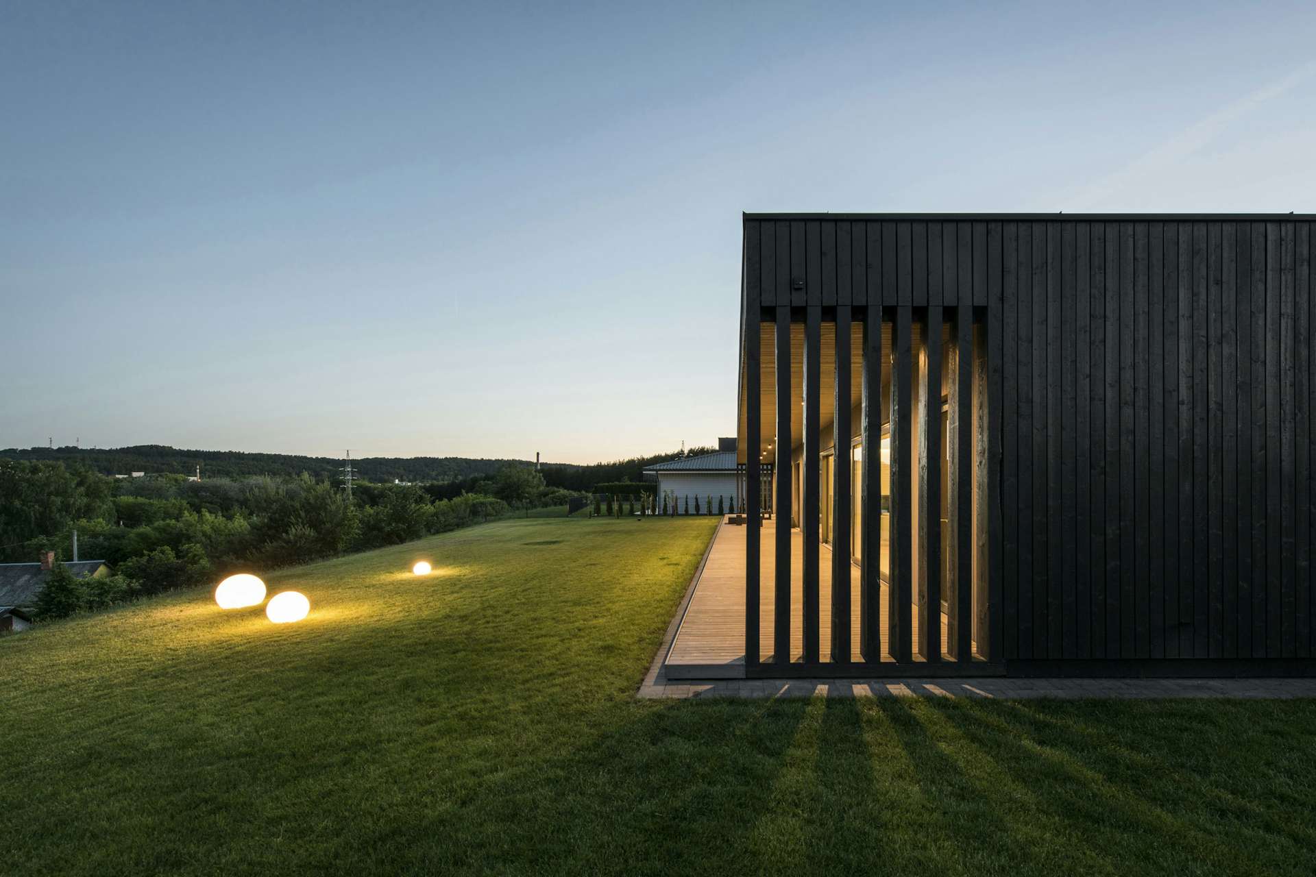 BLACK BOX HOUSE (11 Photos) - Dwell