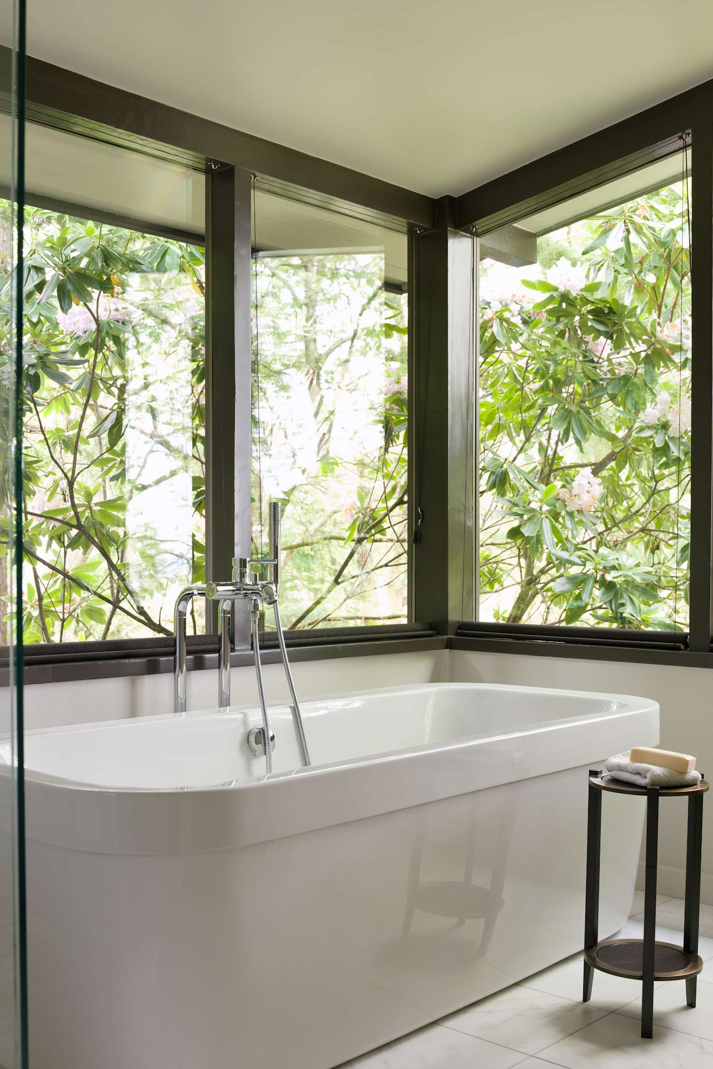 40 Modern Bathtubs That Soak In the View - Dwell