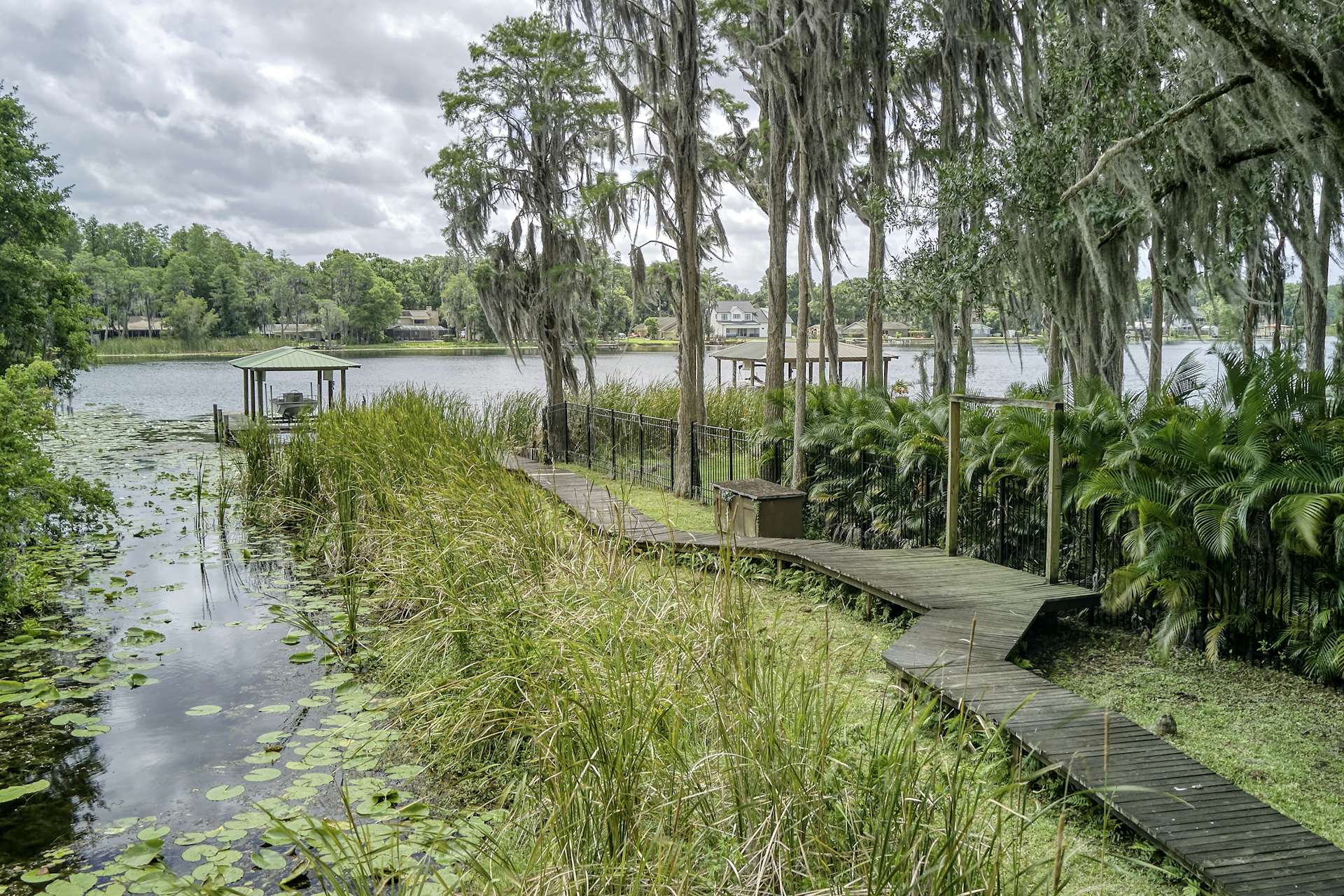 The Retreat at Lake Thomas (8 Photos) - Dwell