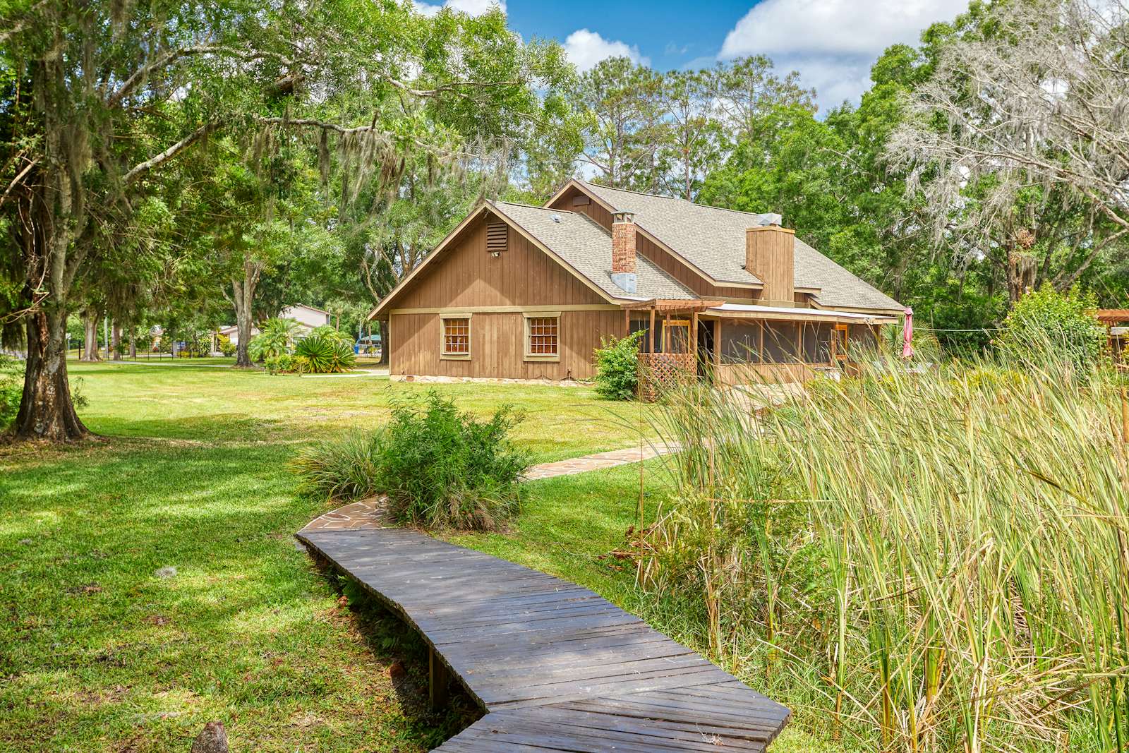 The Retreat at Lake Thomas (8 Photos) - Dwell