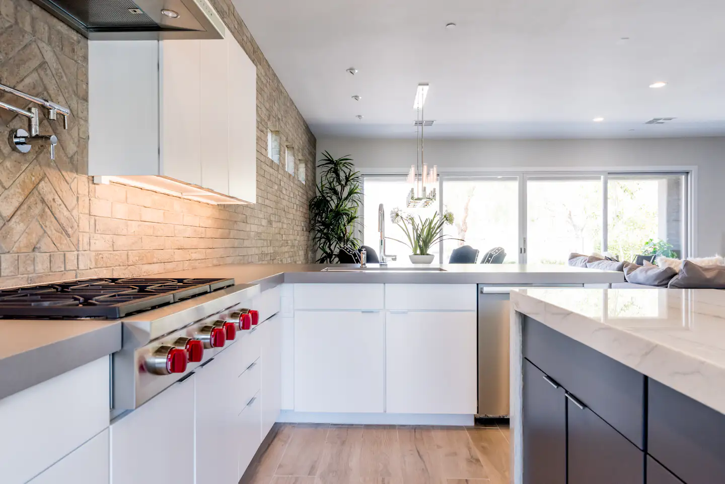20 Dynamic Kitchens With Exposed Brick Backsplashes - Dwell