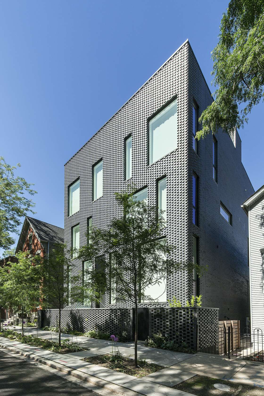 Photo 2 of 10 in Mohawk House by UrbanLab - Dwell