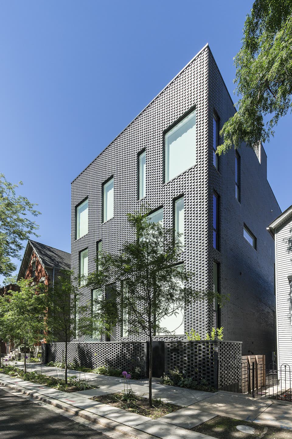 Photo 2 of 10 in Mohawk House by UrbanLab - Dwell