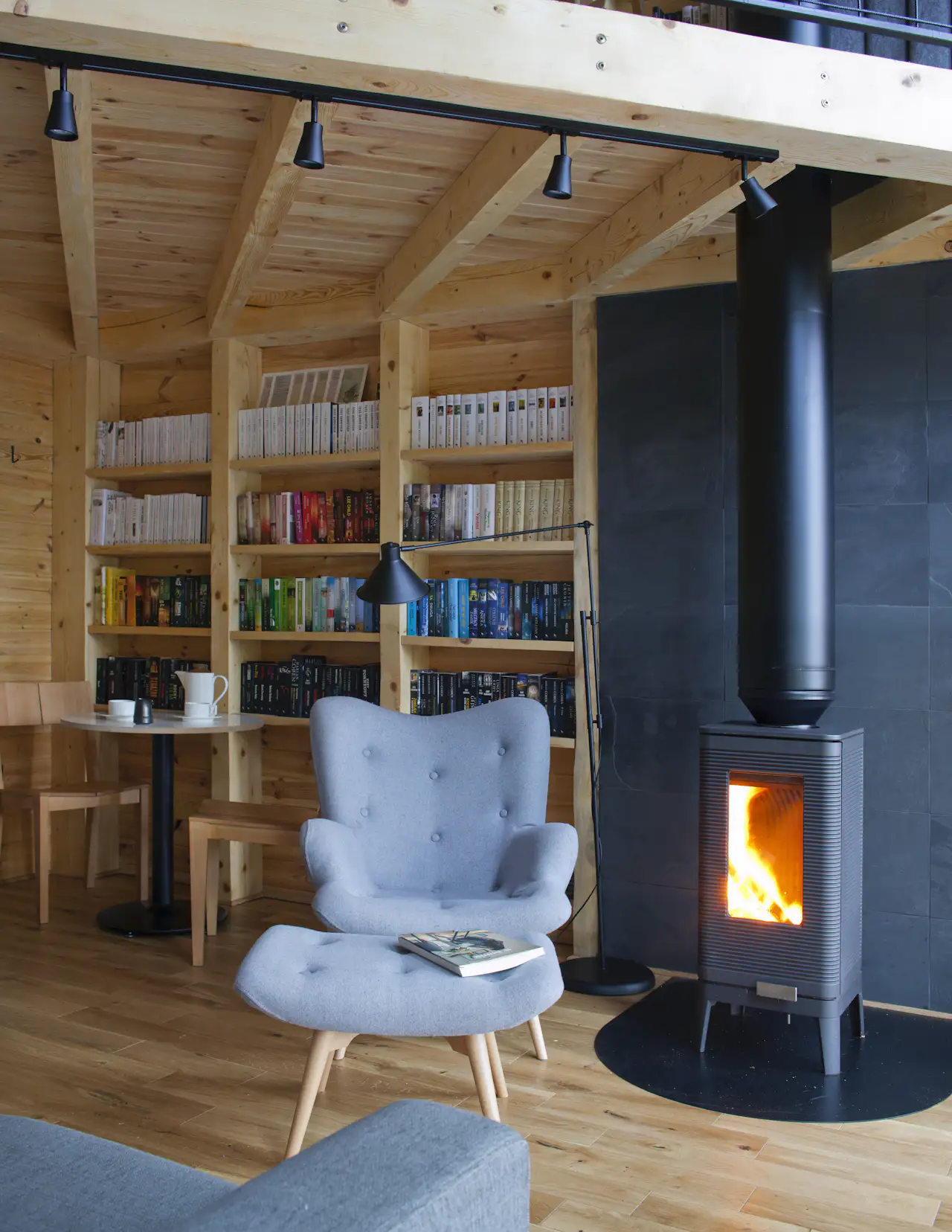 The Bookworm Cabin Is a Bibliophile’s Dream Come True - Dwell