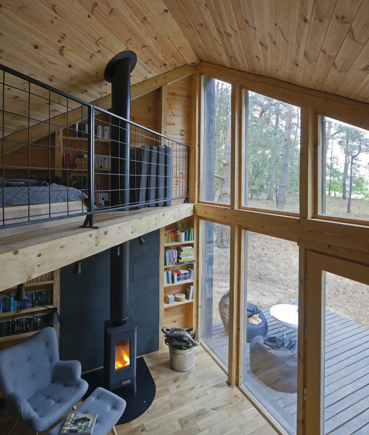 The Bookworm Cabin Is a Bibliophile’s Dream Come True - Dwell