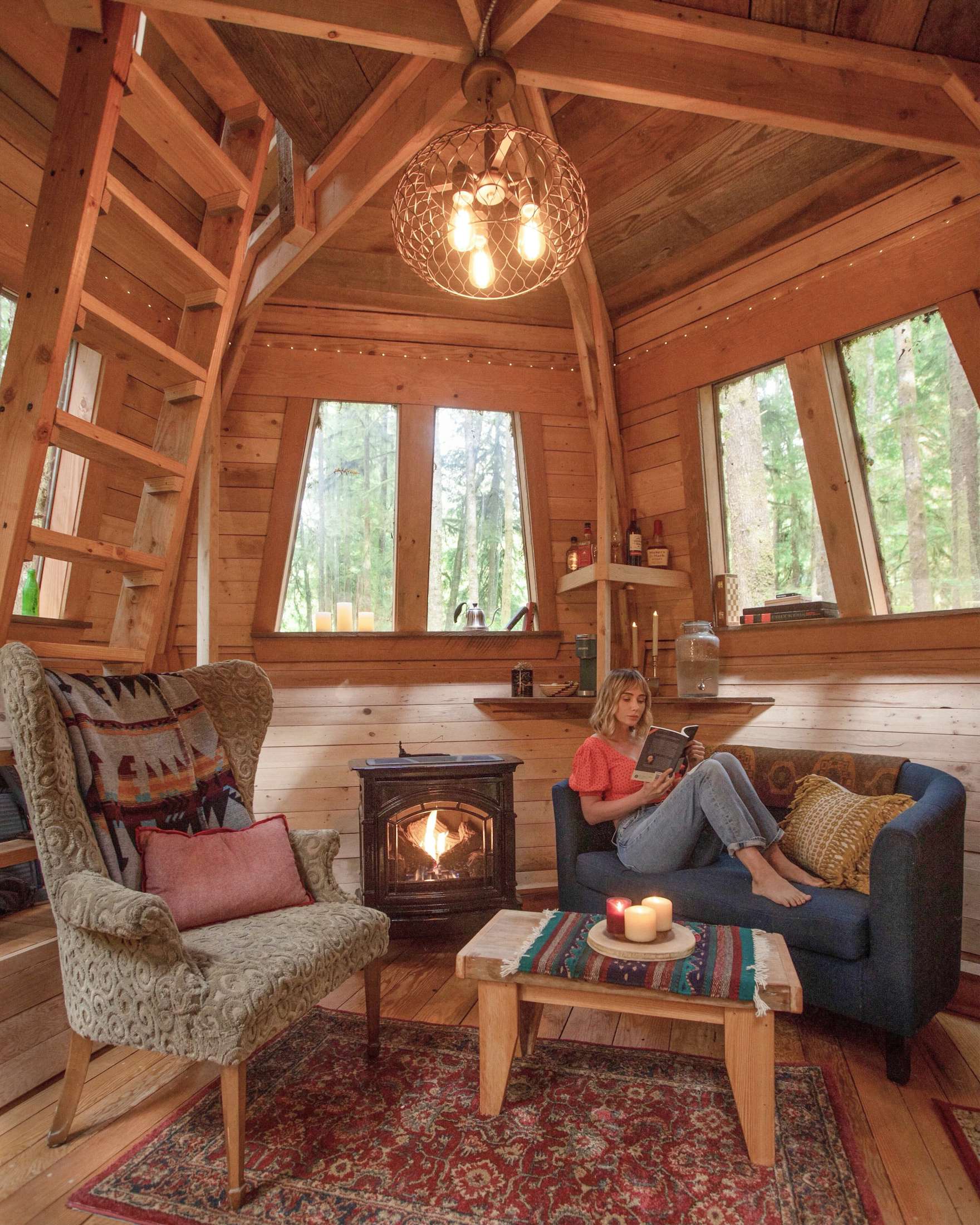Photo 7 of 13 in This Dreamy Diamond Cabin Is Straight Out of a Fairy ...