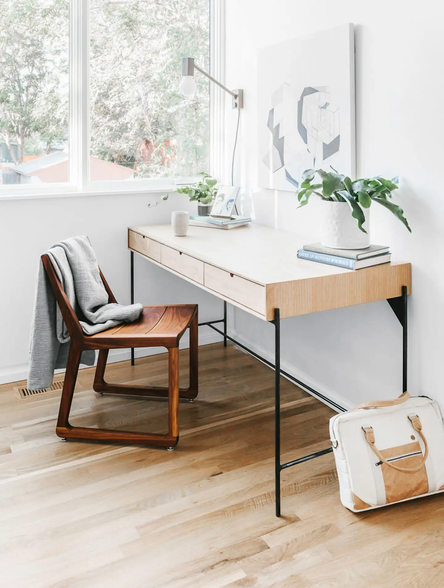 Home Curator Hannah Pobar Shares Her Tips For Minimalist Living - Dwell