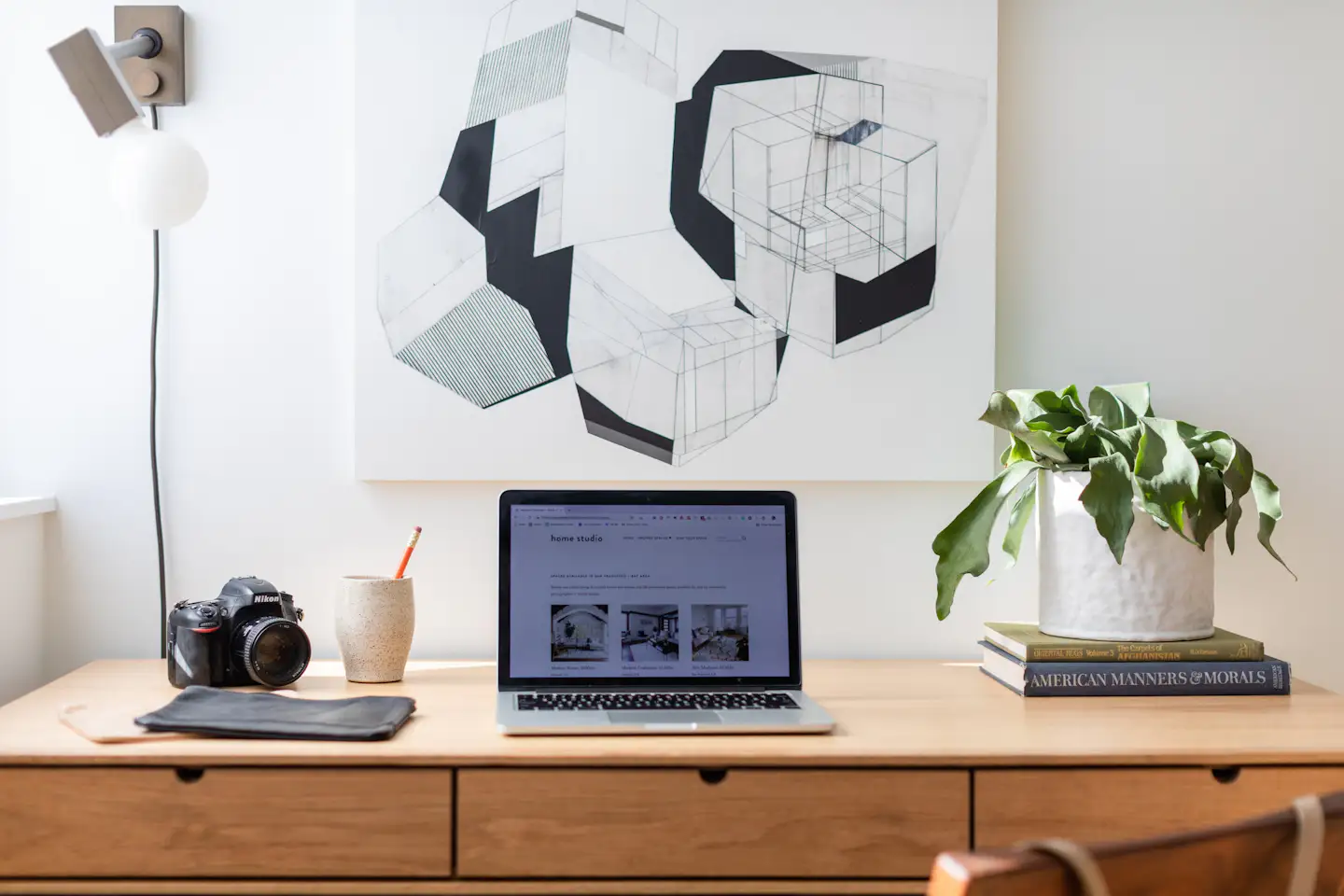 Home Curator Hannah Pobar Shares Her Tips For Minimalist Living - Dwell