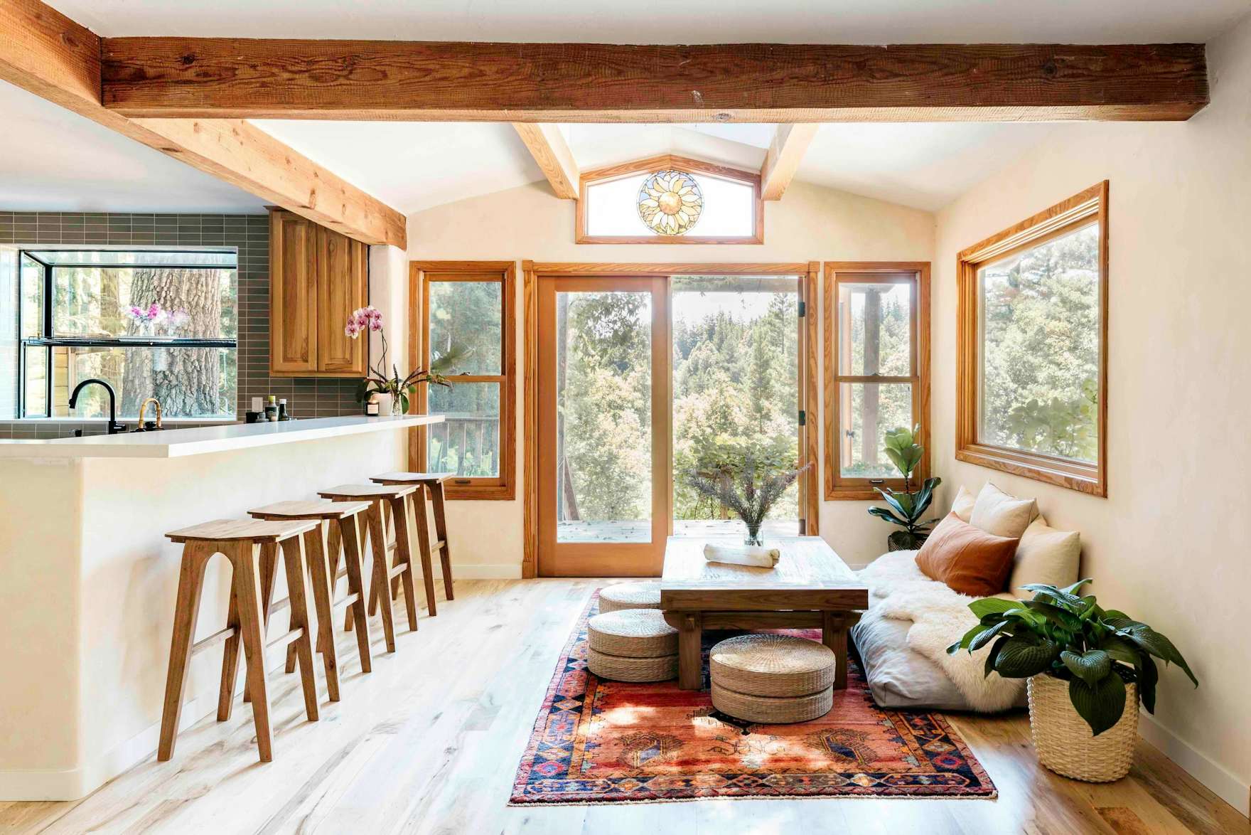 Photo 4 of 14 in 7 Rustic Retreats with Surprisingly Sleek Interiors ...