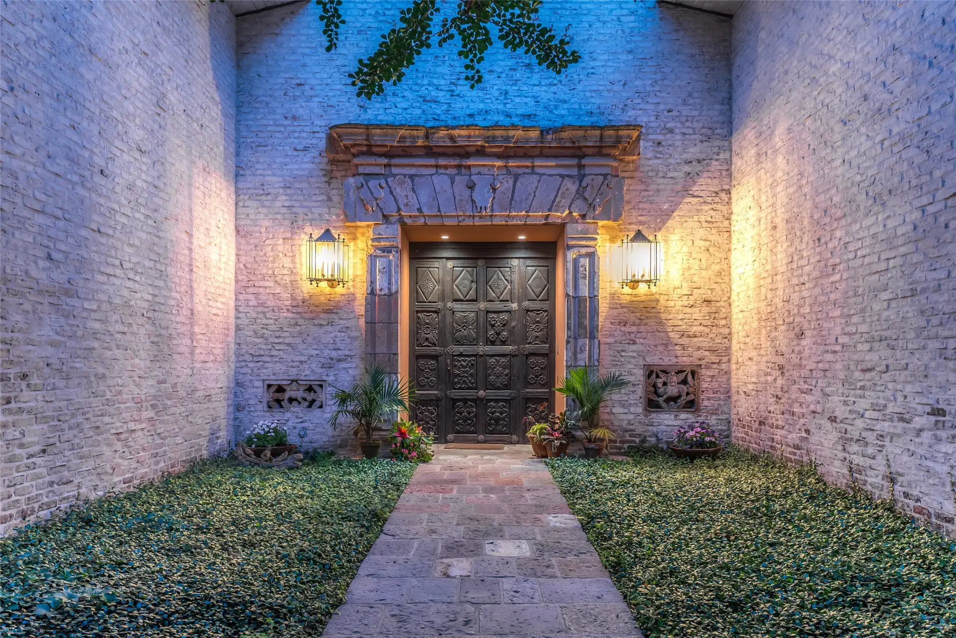 Photo 2 of 14 in An O’Neil Ford-Designed Home Hits the Market in ...
