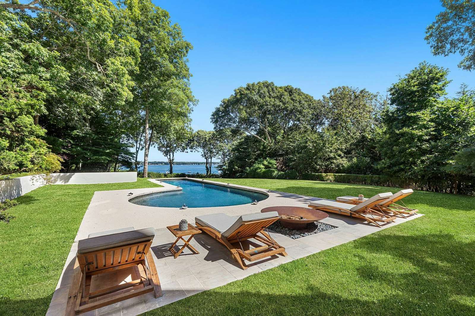 Photo 10 of 12 in A $5.9M East Hampton Home Embraces Waterfront Living ...