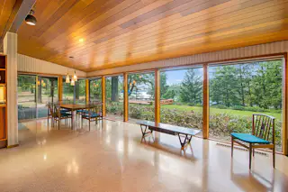 Photo 4 of 11 in A Waterfront Washington Home Designed by a Renowned ...